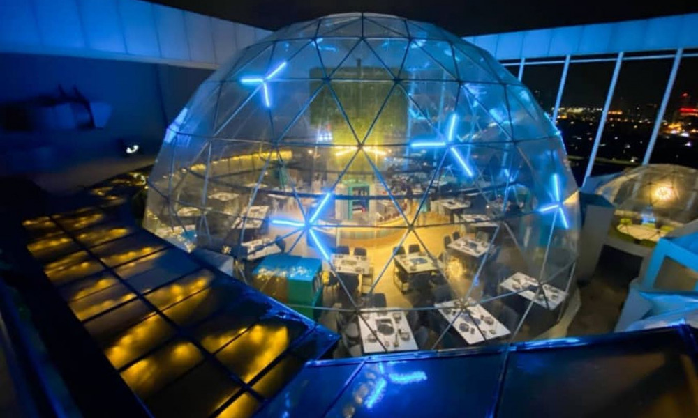 The First Of Its Kind To Dine In A Skydome! - Munch